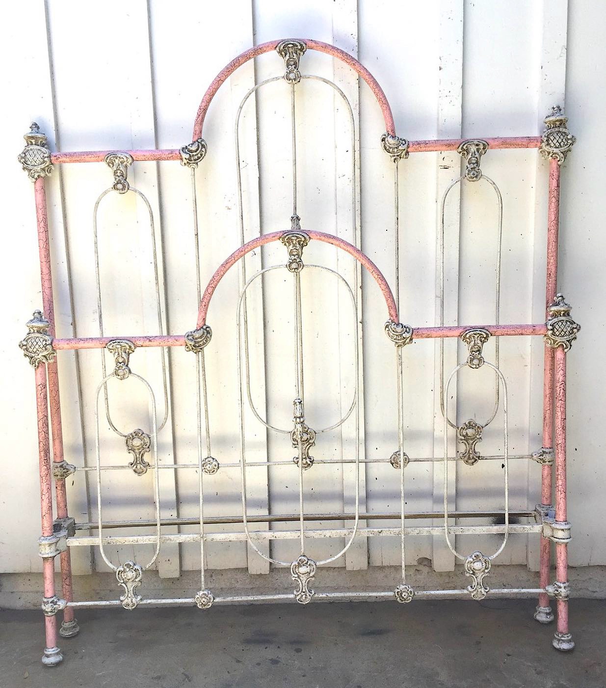 “The History of Antique Iron Beds — And Why They’re Still Popular ...