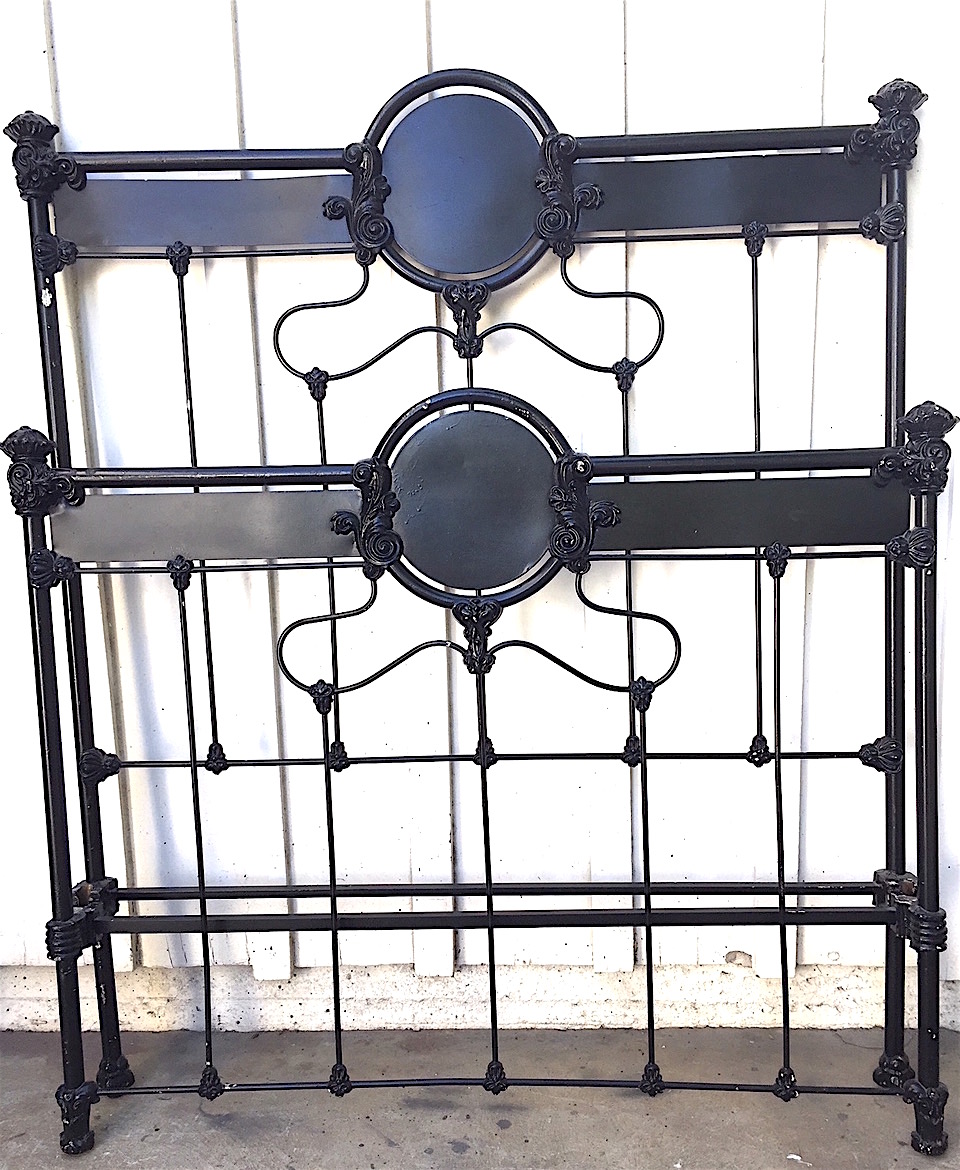 Art Deco Style Antique Iron Beds: How They Stand Apart from Other Era ...